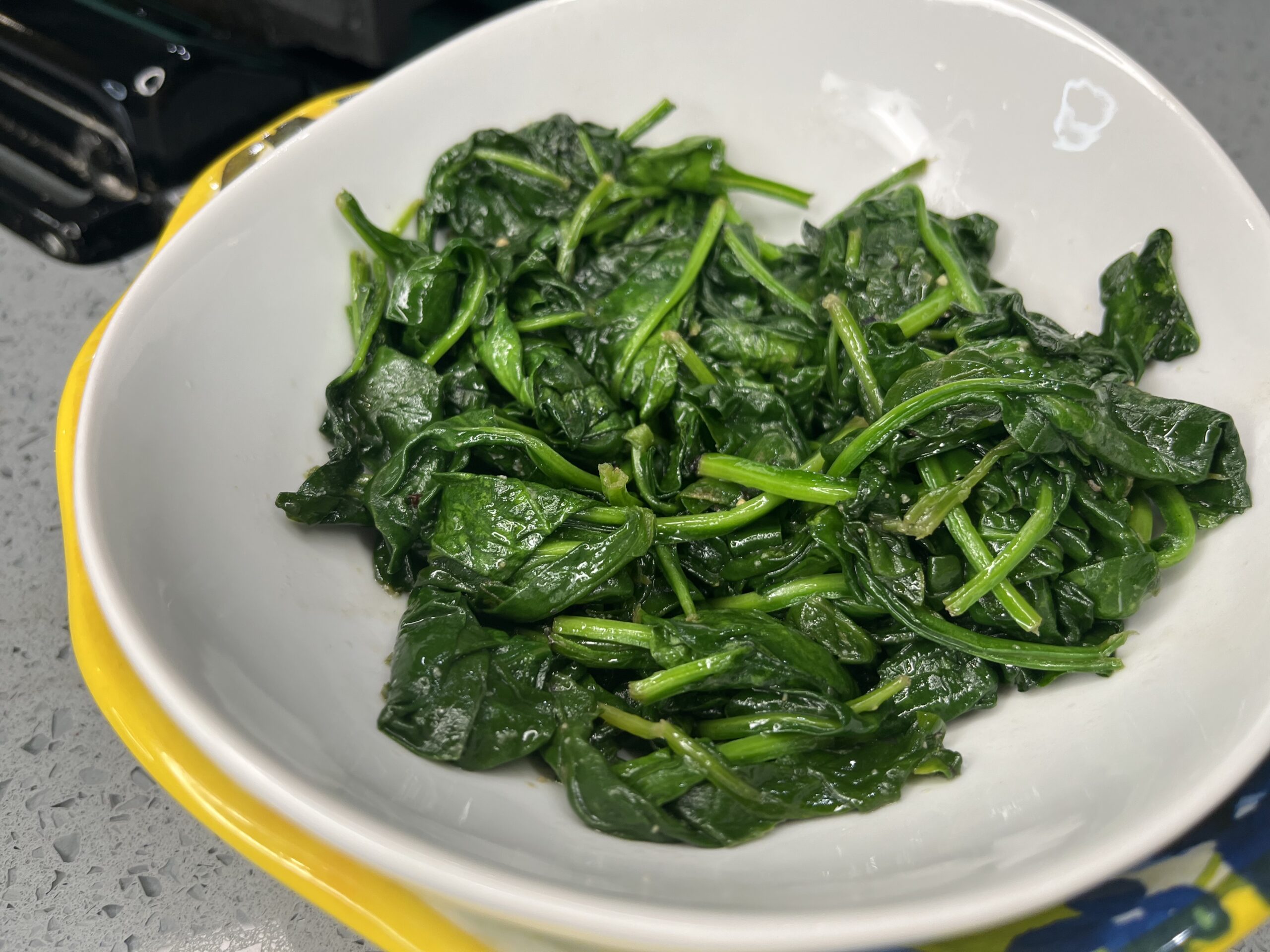 Easy Garlic Sautéed Spinach - HaveRecipes.com